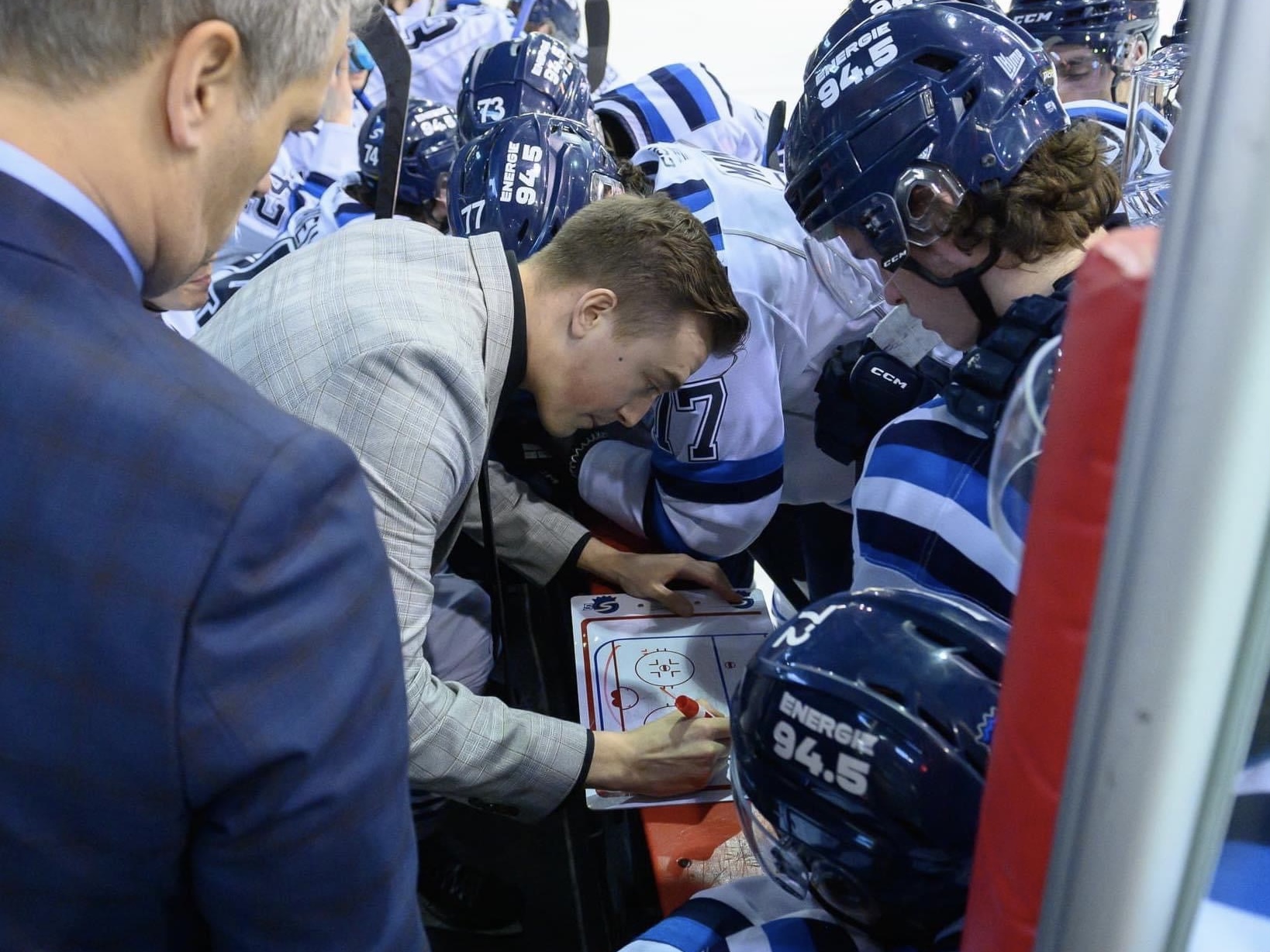 Yanick Jean prolonge ses adjoints à Chicoutimi - Source du Hockey