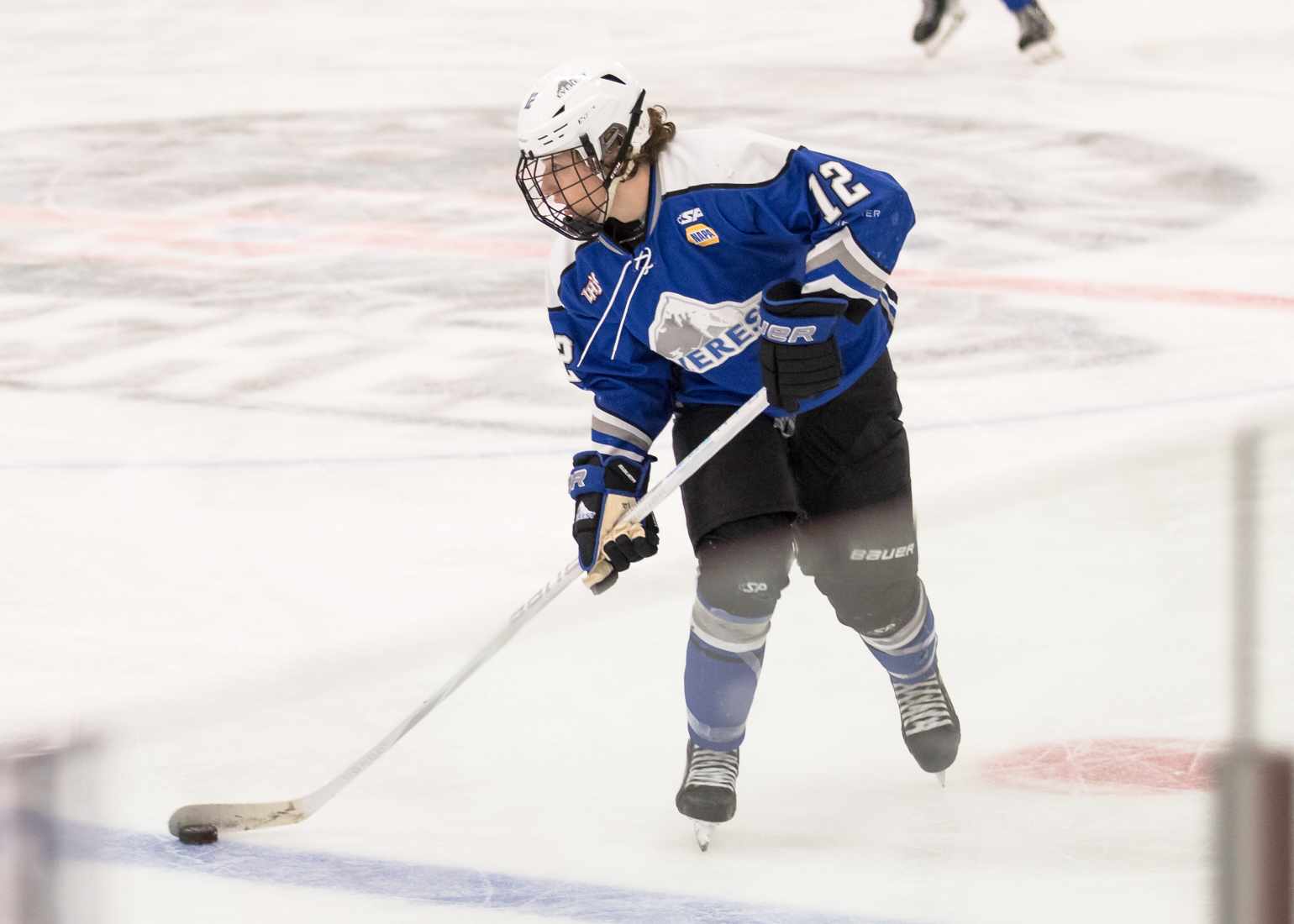 L'Everest a le dessus sur le Collège Français - Source du Hockey